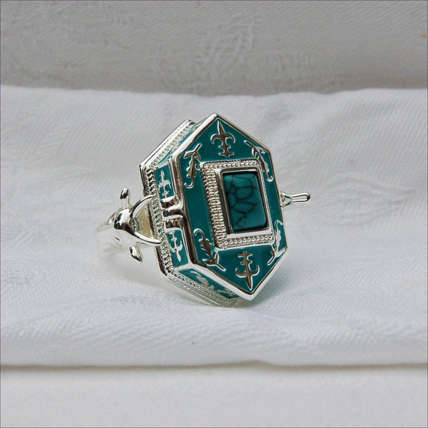 Gothic Poison ring with secret compartment | Secret Stashing